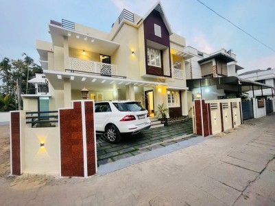 4 cent 2000sqt, 4bhk House for Sale at Unichira, Edappally - Kerala Real Estate